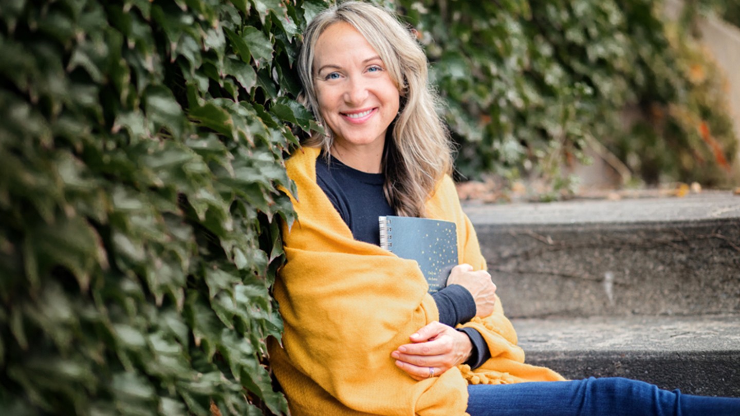 Five Questions with Megan Litwin ’00 | Stonehill College