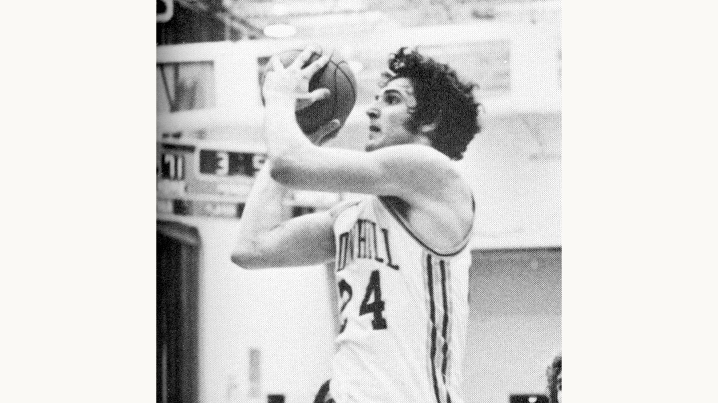 75 Years of Men's Basketball | Stonehill Alumni Magazine | Stonehill ...