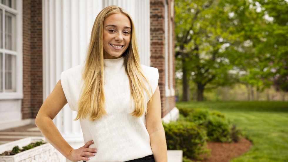 Meehan Seniors Quickly Get Down to Business | Stonehill College