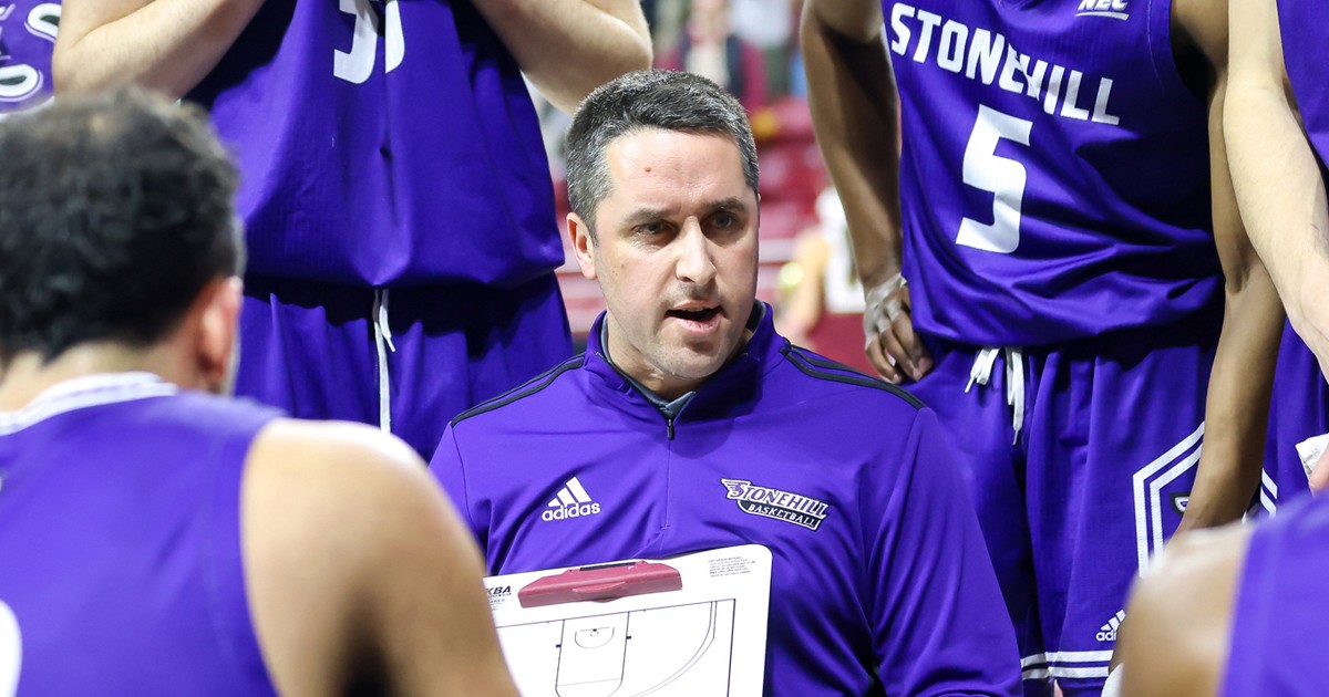 Go Hill! | Stonehill Alumni Magazine | Stonehill College